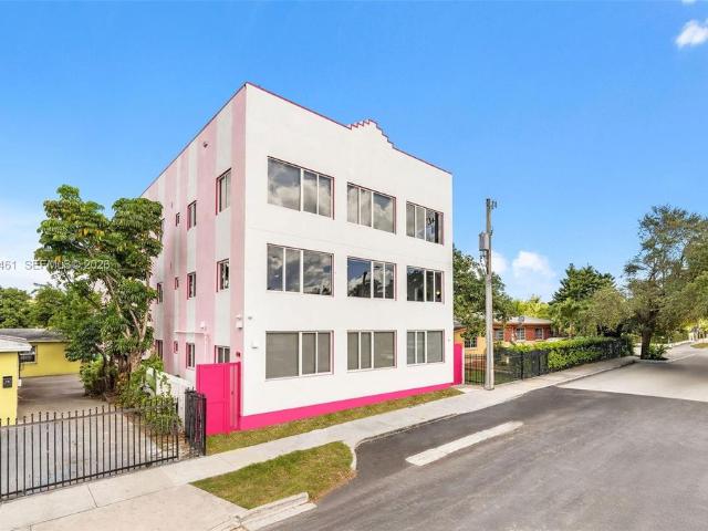 Luxury apartment complex for rent in Miami, Florida