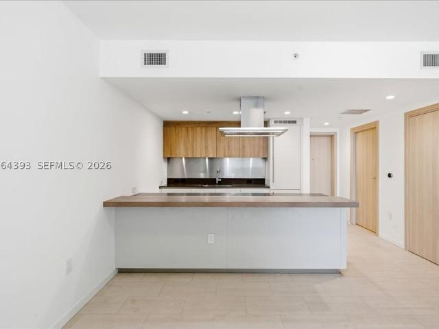 Luxury apartment complex for rent in Miami, Florida