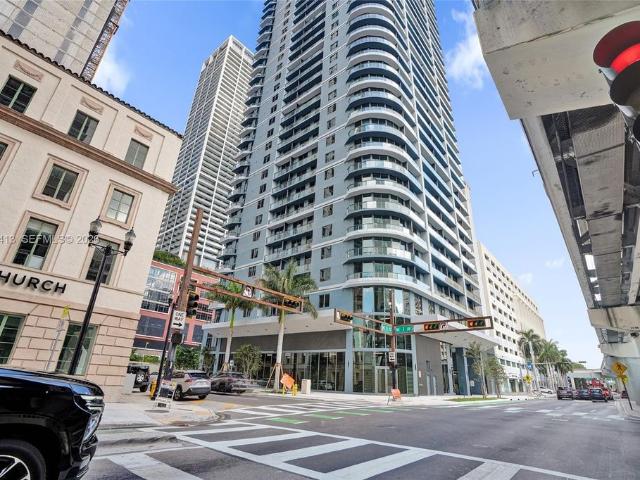 Luxury apartment complex for rent in Miami, Florida