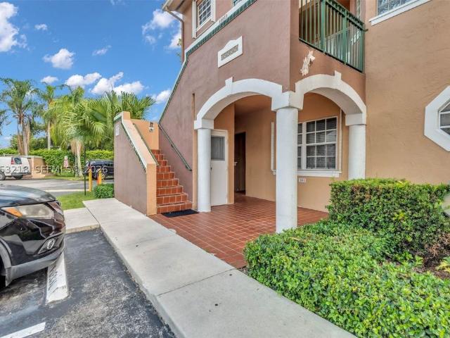 Luxury apartment complex for rent in Miami, Florida