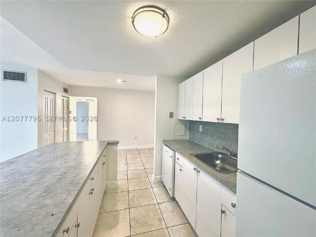 Luxury apartment complex for rent in Miami, Florida
