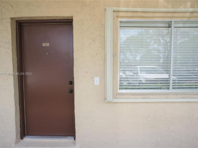 Luxury apartment complex for rent in Miami, Florida
