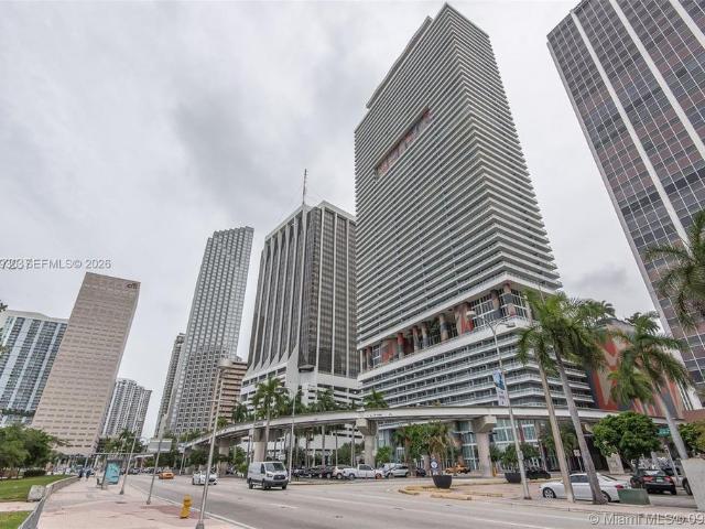 Luxury apartment complex for rent in Miami, Florida