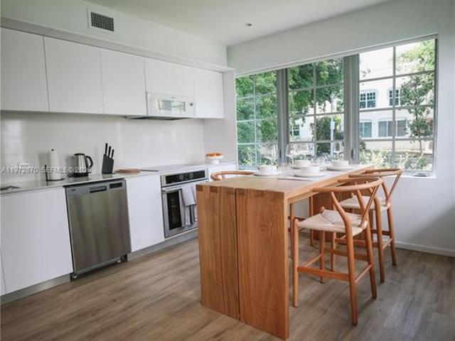 Luxury apartment complex for rent in Miami, Florida