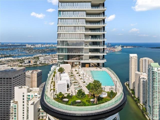 Luxury apartment complex for rent in Miami, Florida