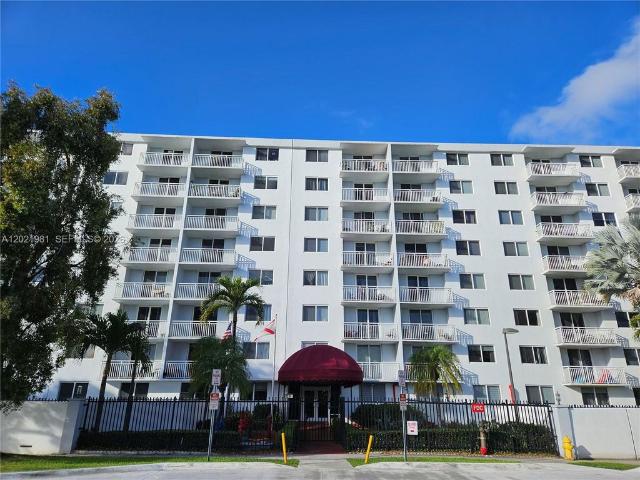 Luxury apartment complex for rent in Miami, Florida
