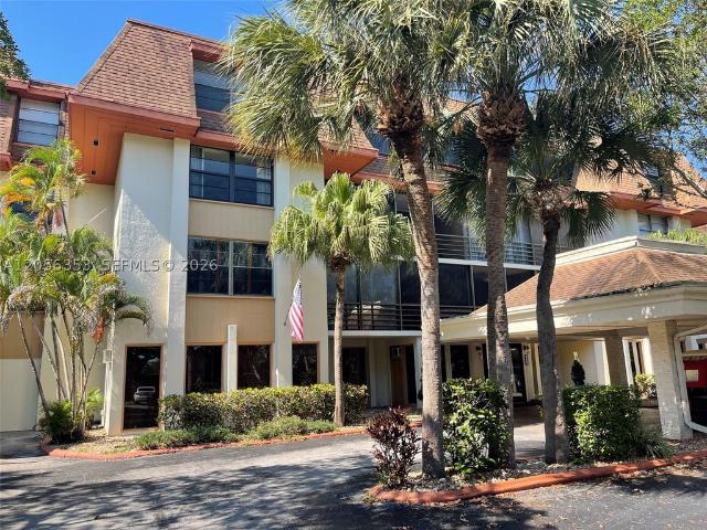 Luxury apartment complex for rent in Miami, Florida