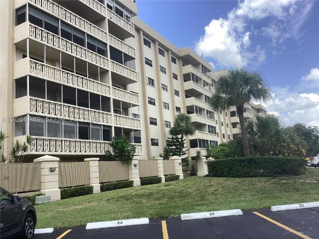 Luxury apartment complex for rent in Miami, Florida