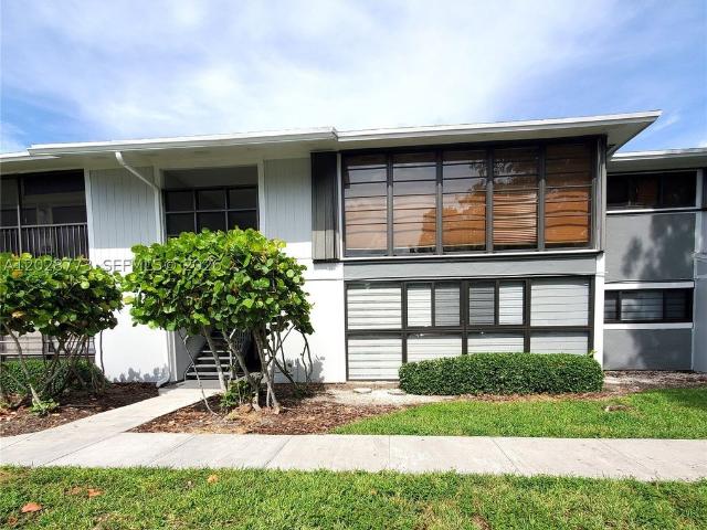 Luxury apartment complex for rent in Miami, Florida