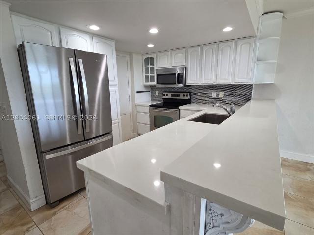 Luxury apartment complex for rent in Miami, Florida