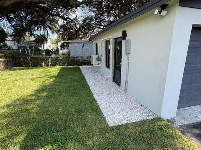 Luxury apartment complex for rent in Miami, Florida