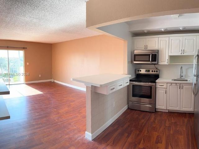 Luxury apartment complex for rent in Miami, Florida
