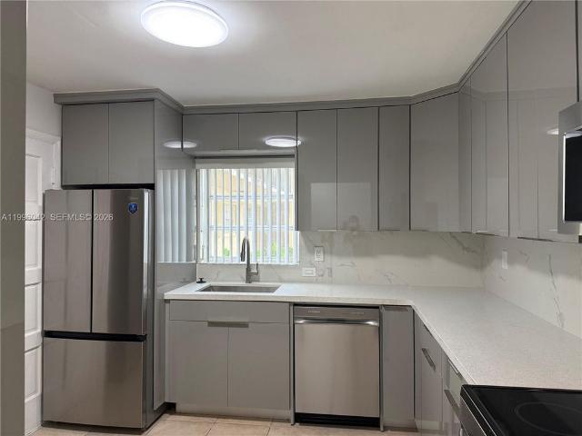 Luxury apartment complex for rent in Miami, Florida