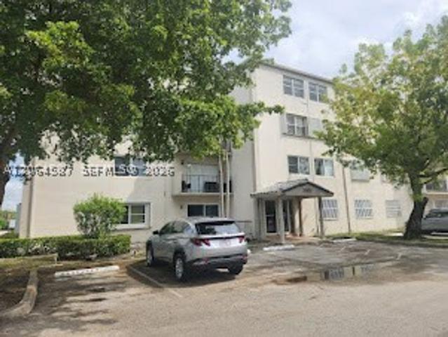 Luxury apartment complex for rent in Miami, Florida