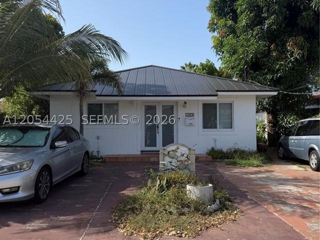 Luxury apartment complex for rent in Miami, Florida