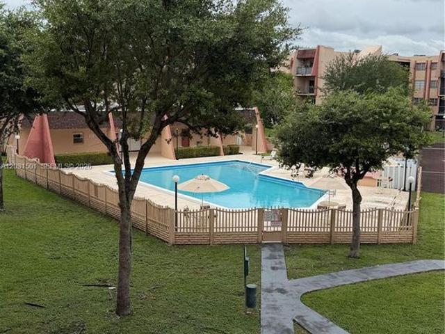 Luxury apartment complex for rent in Miami, Florida