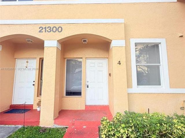 Luxury apartment complex for rent in Miami, Florida