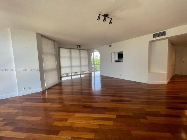 Luxury apartment complex for rent in Miami, Florida