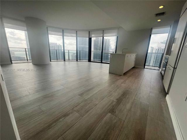 Luxury apartment complex for rent in Miami, Florida