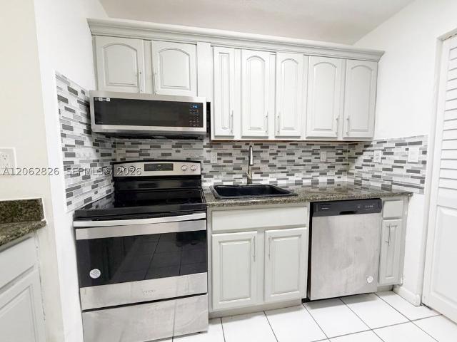 Luxury apartment complex for rent in Miami, Florida