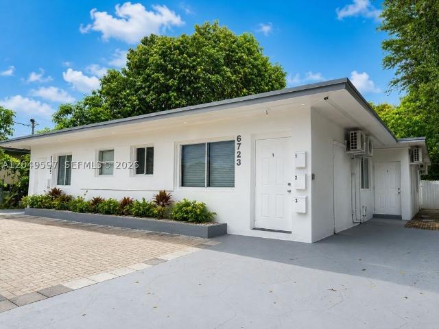 Luxury apartment complex for rent in Miami, Florida