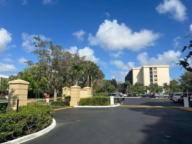 Luxury apartment complex for rent in Miami, Florida