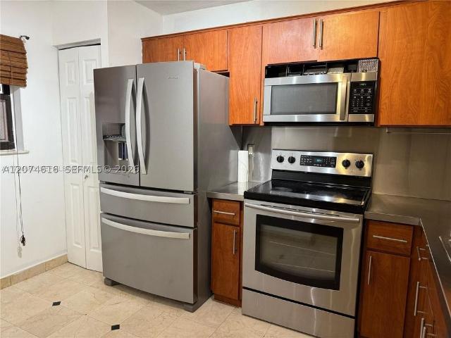 Luxury apartment complex for rent in Miami, Florida