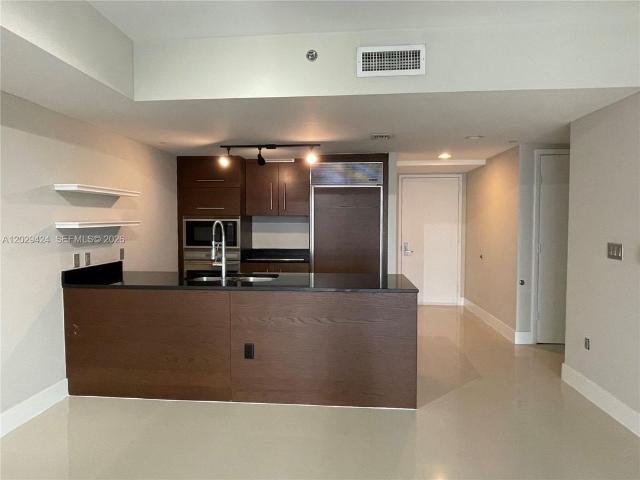 Luxury apartment complex for rent in Miami, Florida