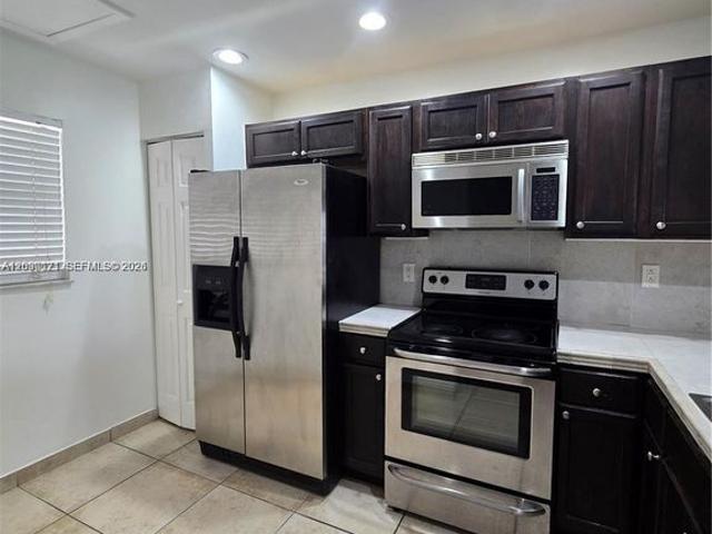 Luxury apartment complex for rent in Miami, Florida