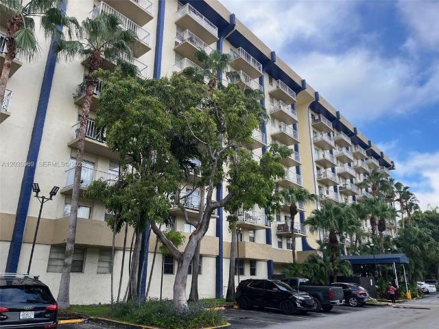 Luxury apartment complex for rent in Miami, Florida