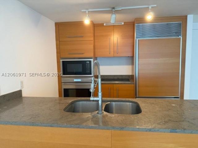 Luxury apartment complex for rent in Miami, Florida