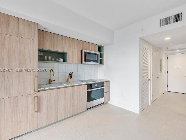 Luxury apartment complex for rent in Miami, Florida