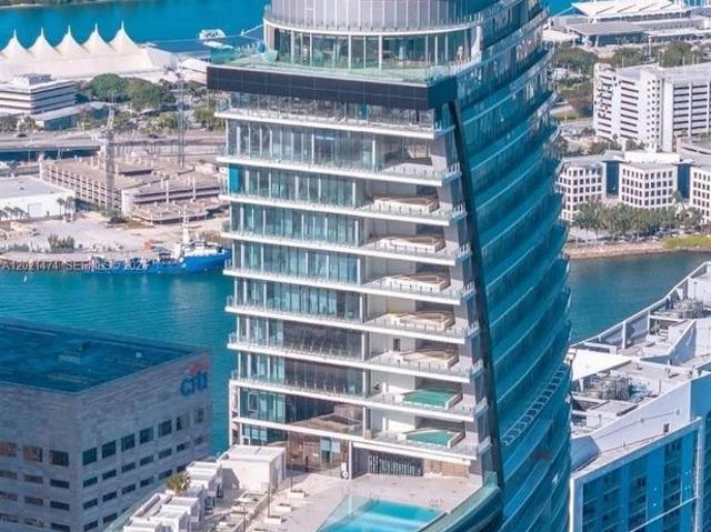Luxury apartment complex for rent in Miami, Florida