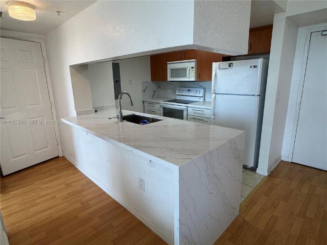 Luxury apartment complex for rent in Miami, Florida