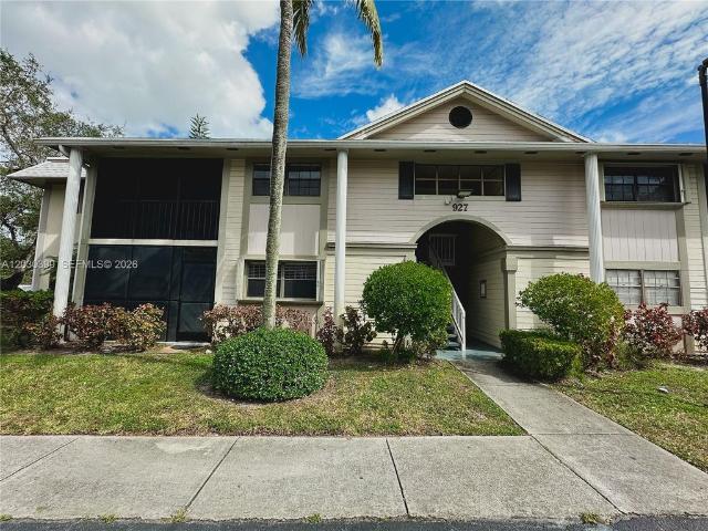 Luxury apartment complex for rent in Miami, Florida