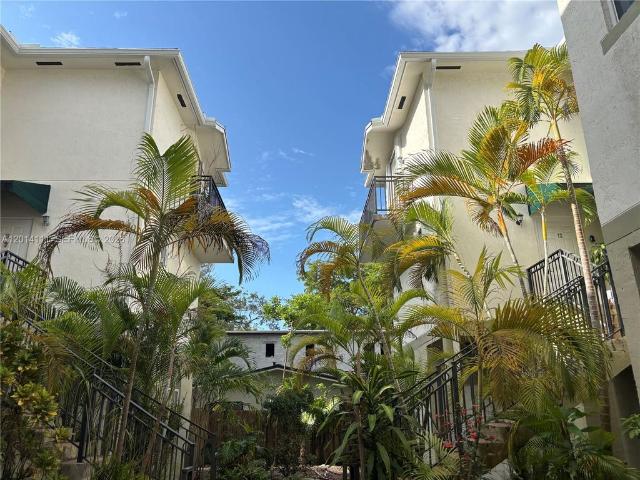 Luxury apartment complex for rent in Miami, Florida