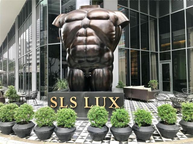 Luxury apartment complex for rent in Miami, Florida