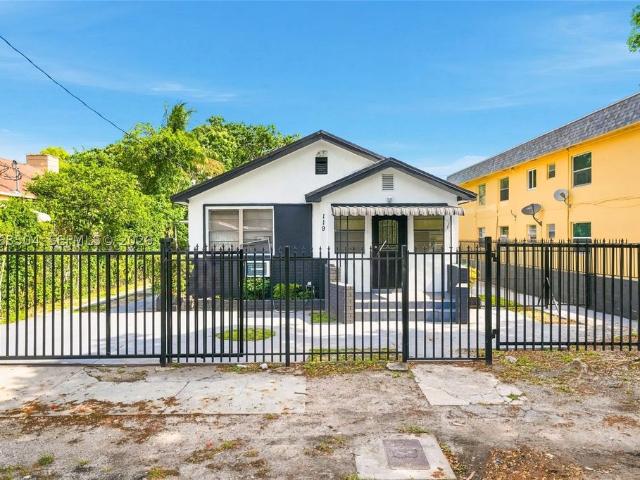 Luxury apartment complex for rent in Miami, Florida