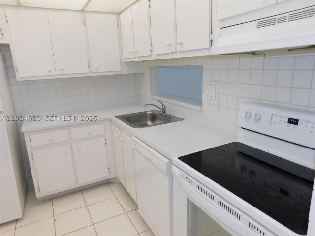 Luxury apartment complex for rent in Miami, Florida