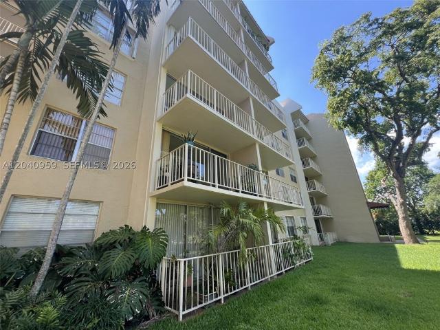 Luxury apartment complex for rent in Miami, Florida