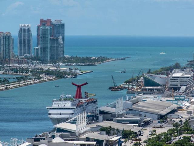 Luxury apartment complex for rent in Miami, Florida