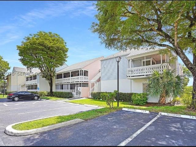 Luxury apartment complex for rent in Miami, Florida