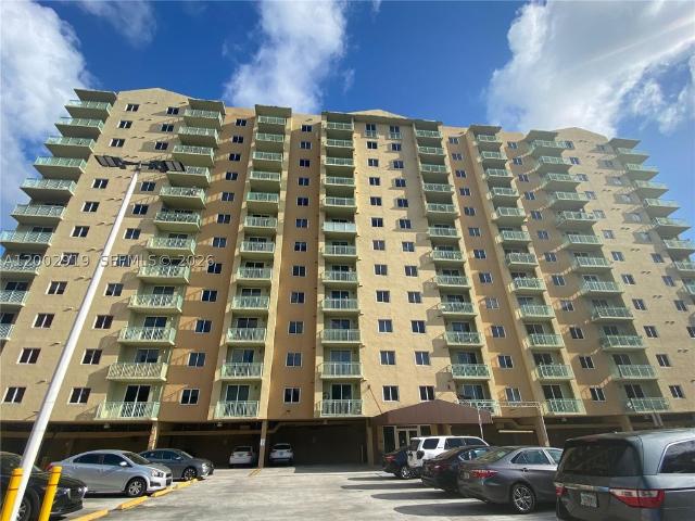 Luxury apartment complex for rent in Miami, Florida