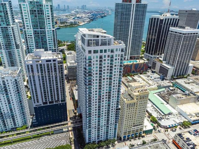 Luxury apartment complex for rent in Miami, Florida