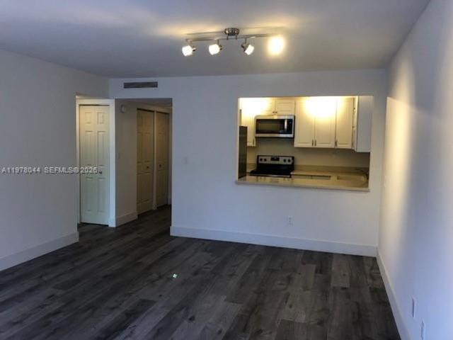 Luxury apartment complex for rent in Miami, Florida