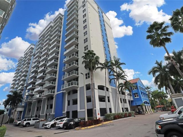 Luxury apartment complex for rent in Miami, Florida