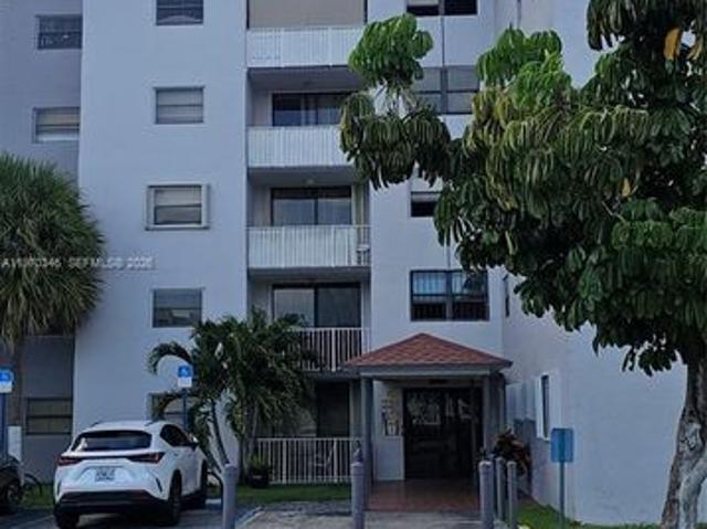 Luxury apartment complex for rent in Miami, Florida
