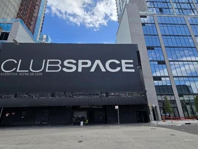 Luxury apartment complex for rent in Miami, Florida
