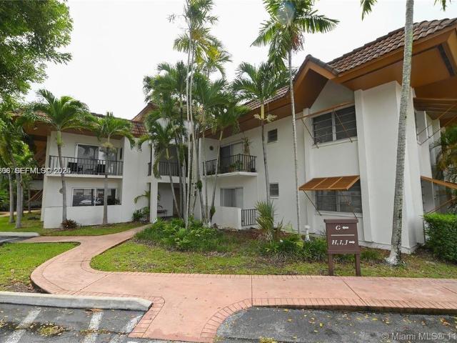 Luxury apartment complex for rent in Miami, Florida