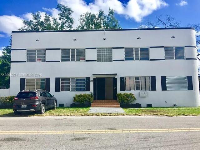 Luxury apartment complex for rent in Miami, Florida